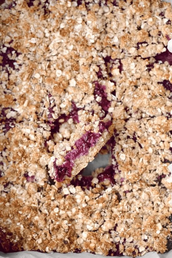 Barres crumble aux fruits rouges, vegan et sans gluten - Healthy Alie