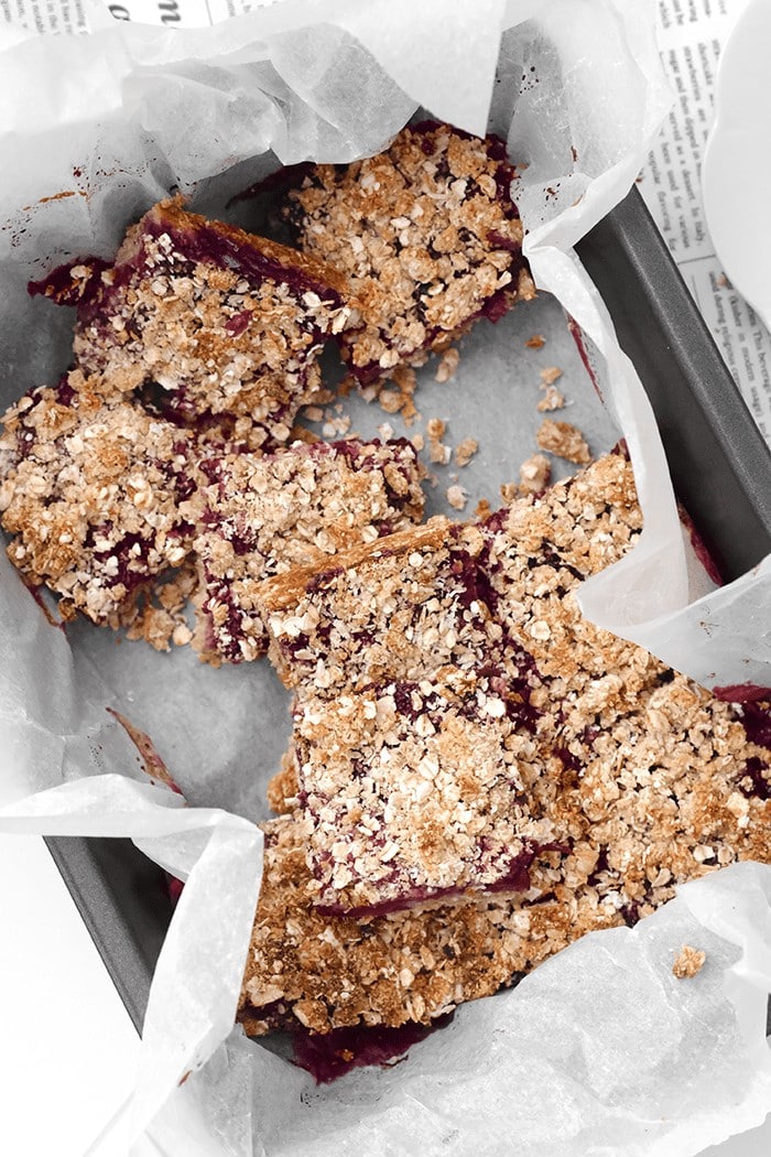 Barres crumble aux fruits rouges, vegan et sans gluten - Healthy Alie