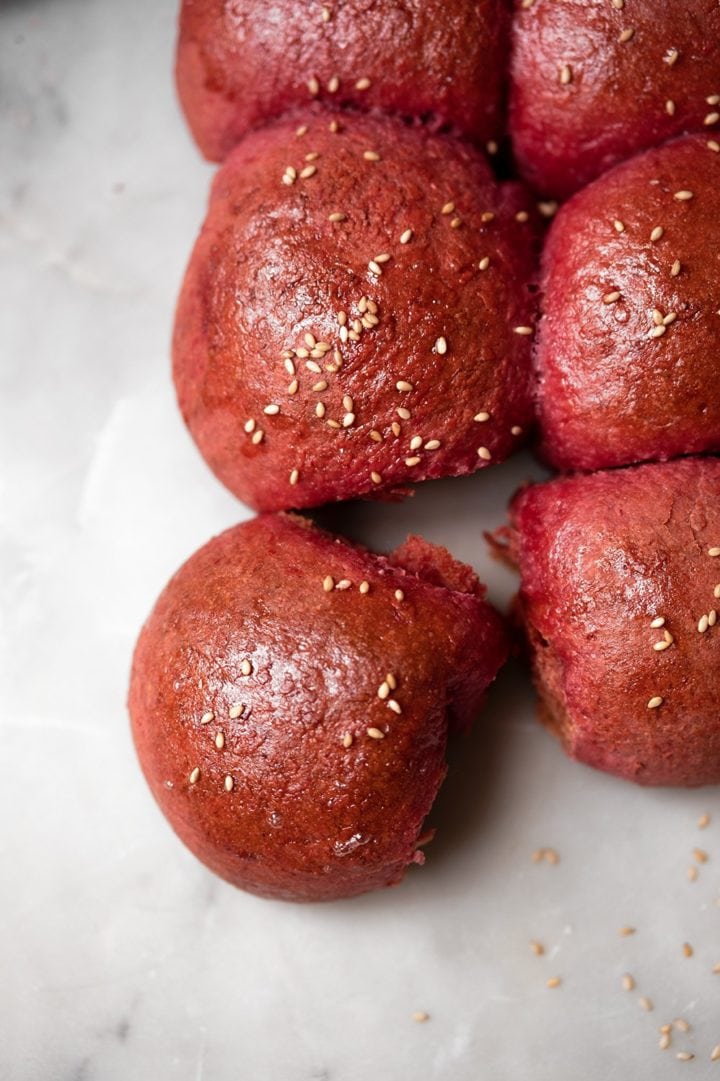 Petits pains vegan à la poudre de betterave - Healthy Alie