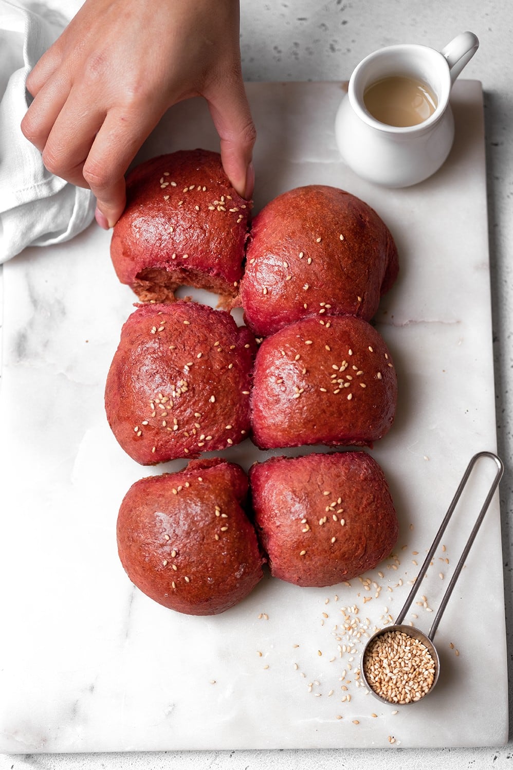 Petits pains vegan à la poudre de betterave - Healthy Alie