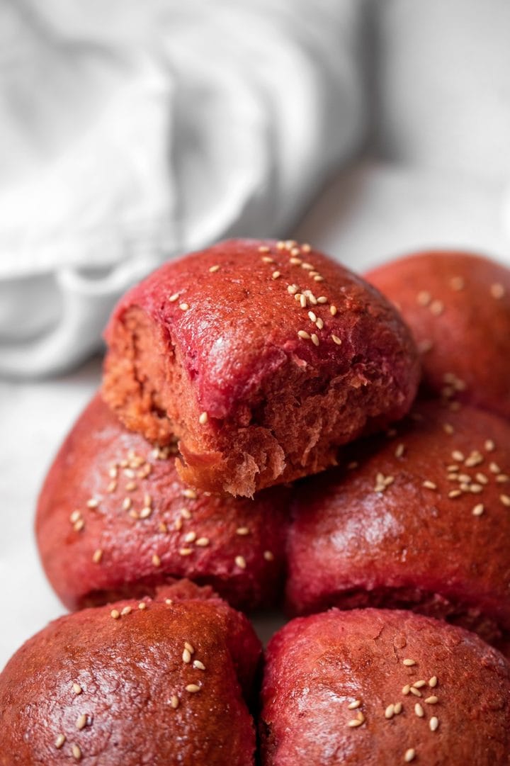 Petits pains vegan à la poudre de betterave - Healthy Alie