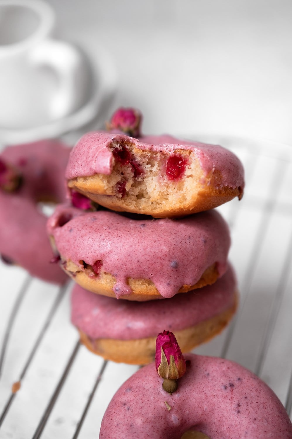 Donuts vegan aux fruits rouges et au chocolat blanc - Healthy Alie